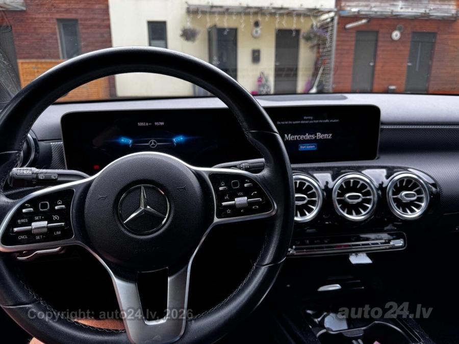 Melns Mercedes-Benz A-Class 2018 Tallina, ar dzinēja tilpumu 1.50 L un nobraukumu 95 tūkst. km par 15000 €, foto 12 vietnē AUTOMOTO.COM.LV