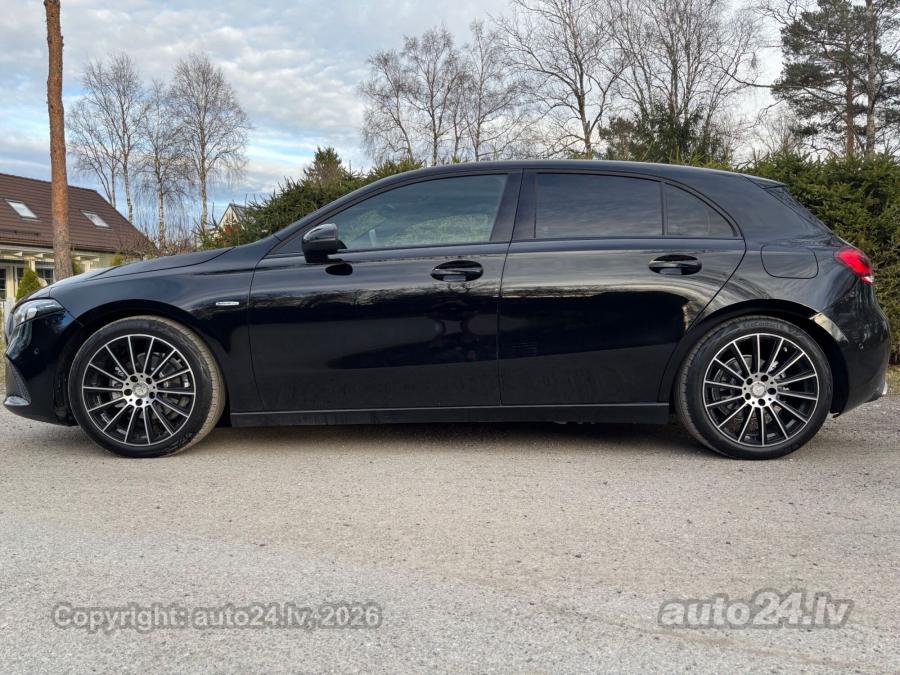 Black Mercedes-Benz A-Class 2019 in Tallinn, with an engine capacity of 1.50 L and mileage of 207 thousand km for 15999 €, photo 3 on AUTOMOTO.COM.LV