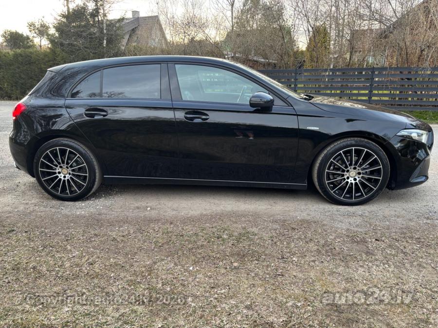 Black Mercedes-Benz A-Class 2019 in Tallinn, with an engine capacity of 1.50 L and mileage of 207 thousand km for 15999 €, photo 7 on AUTOMOTO.COM.LV