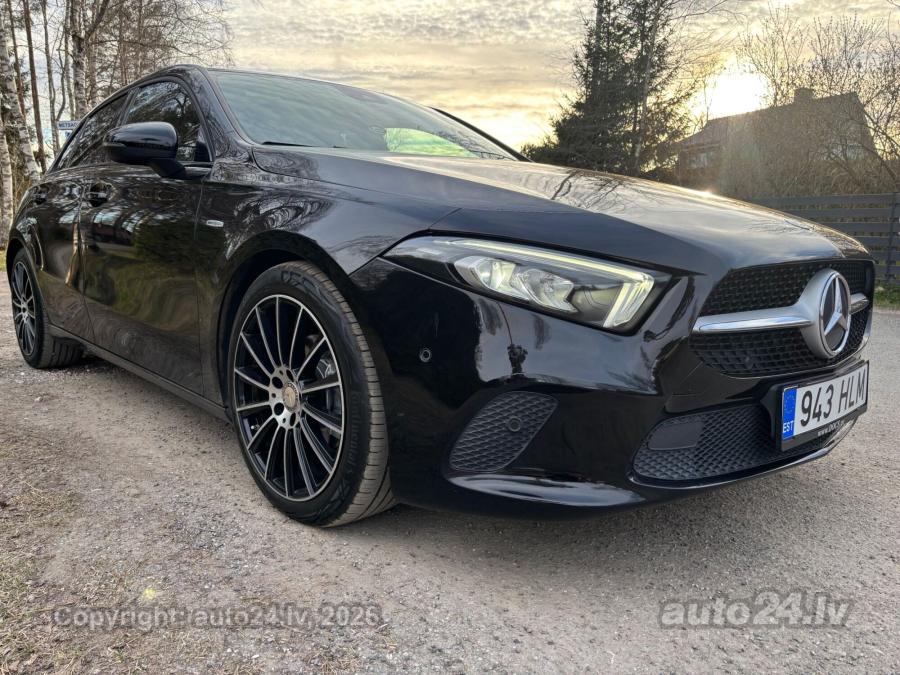 Black Mercedes-Benz A-Class 2019 in Tallinn, with an engine capacity of 1.50 L and mileage of 207 thousand km for 15999 €, photo 8 on AUTOMOTO.COM.LV