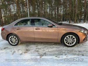 Brūns Mercedes-Benz A-Class 2022 Tallina, ar dzinēja tilpumu 2.00 L un nobraukumu 85 tūkst. km par 27900 €, foto 4 vietnē AUTOMOTO.COM.LV