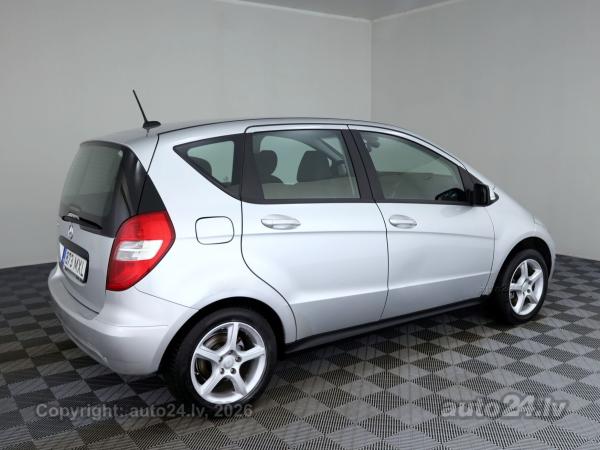 Pelēks Mercedes-Benz A-Class 2009 Tallina, ar dzinēja tilpumu 1.50 L un nobraukumu 235 tūkst. km par 1799 €, foto 3 vietnē AUTOMOTO.COM.LV
