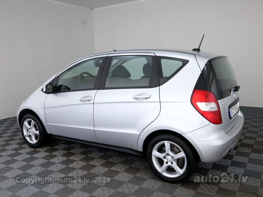 Серый Мерседес А класс 2009 в Таллин, объемом двигателя 1.50 л и пробегом 235 тыс. км за 1799 €, фото 5 на AUTOMOTO.COM.LV