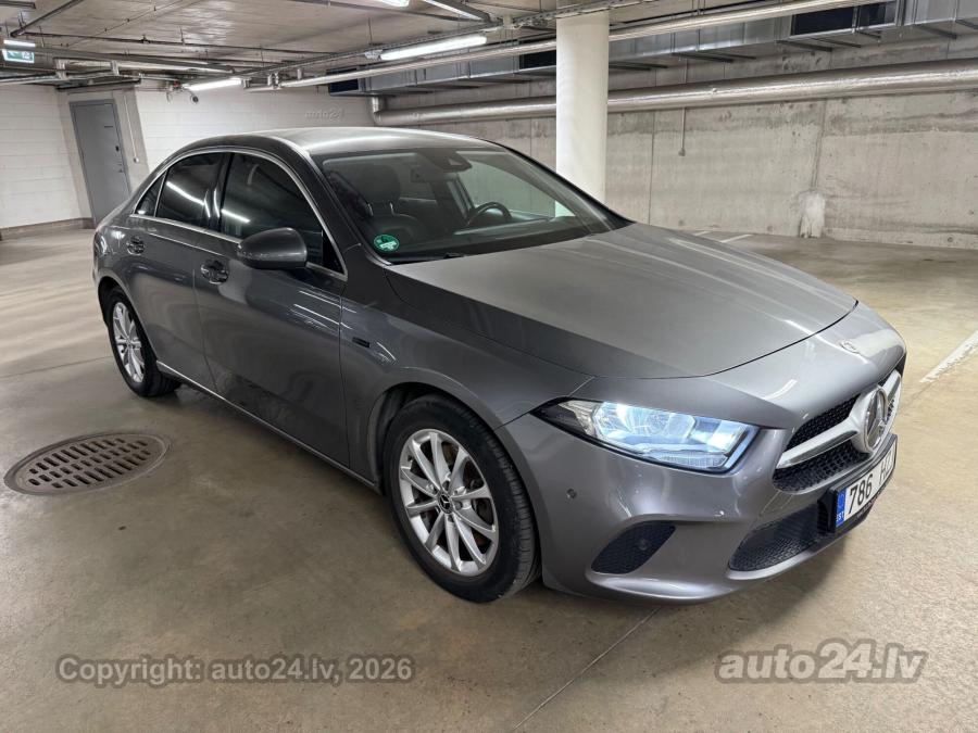 Pelēks Mercedes-Benz A-Class 2020 Tallina, ar dzinēja tilpumu 1.30 L un nobraukumu 106 tūkst. km par 22900 €, foto 1 vietnē AUTOMOTO.COM.LV