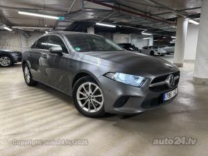 Pelēks Mercedes-Benz A-Class 2020 Tallina, ar dzinēja tilpumu 1.30 L un nobraukumu 106 tūkst. km par 22900 €, foto 3 vietnē AUTOMOTO.COM.LV