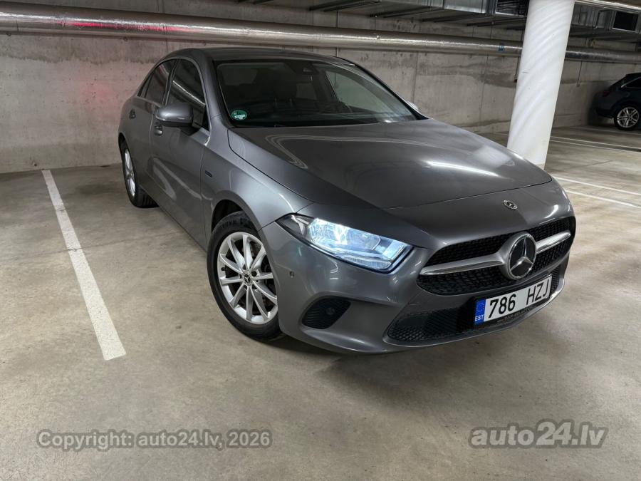 Pelēks Mercedes-Benz A-Class 2020 Tallina, ar dzinēja tilpumu 1.30 L un nobraukumu 106 tūkst. km par 22900 €, foto 5 vietnē AUTOMOTO.COM.LV