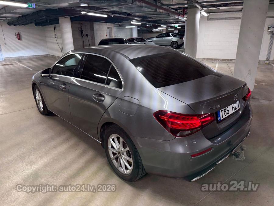 Pelēks Mercedes-Benz A-Class 2020 Tallina, ar dzinēja tilpumu 1.30 L un nobraukumu 106 tūkst. km par 22900 €, foto 6 vietnē AUTOMOTO.COM.LV