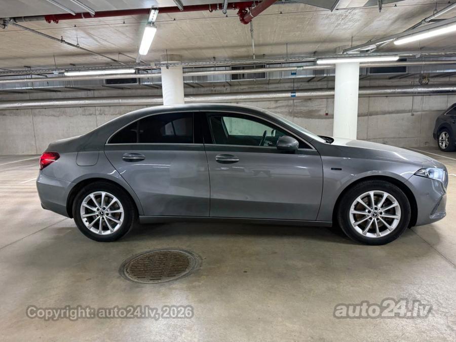 Pelēks Mercedes-Benz A-Class 2020 Tallina, ar dzinēja tilpumu 1.30 L un nobraukumu 106 tūkst. km par 22900 €, foto 7 vietnē AUTOMOTO.COM.LV