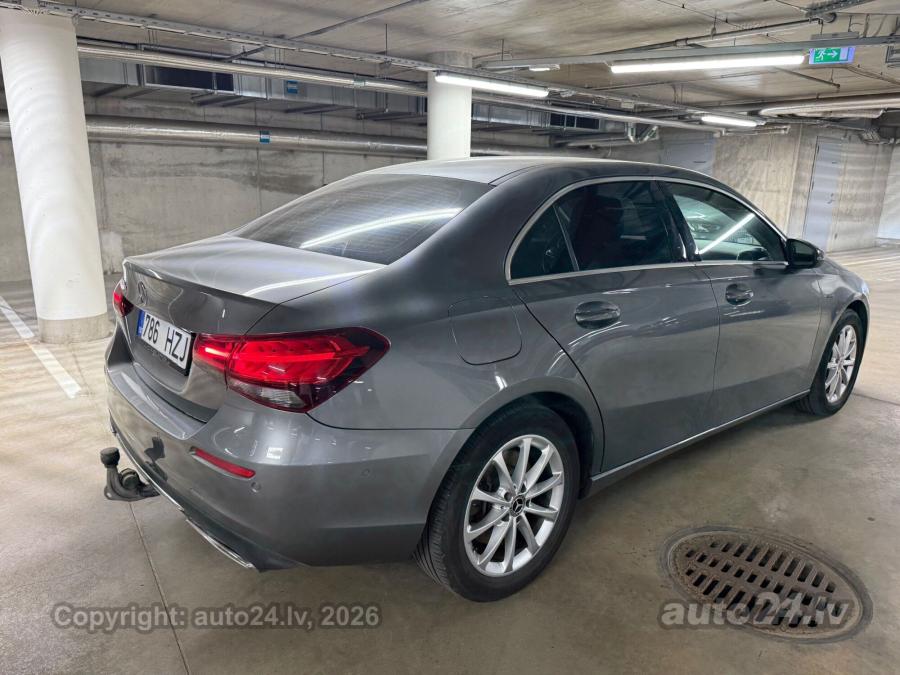 Pelēks Mercedes-Benz A-Class 2020 Tallina, ar dzinēja tilpumu 1.30 L un nobraukumu 106 tūkst. km par 22900 €, foto 8 vietnē AUTOMOTO.COM.LV