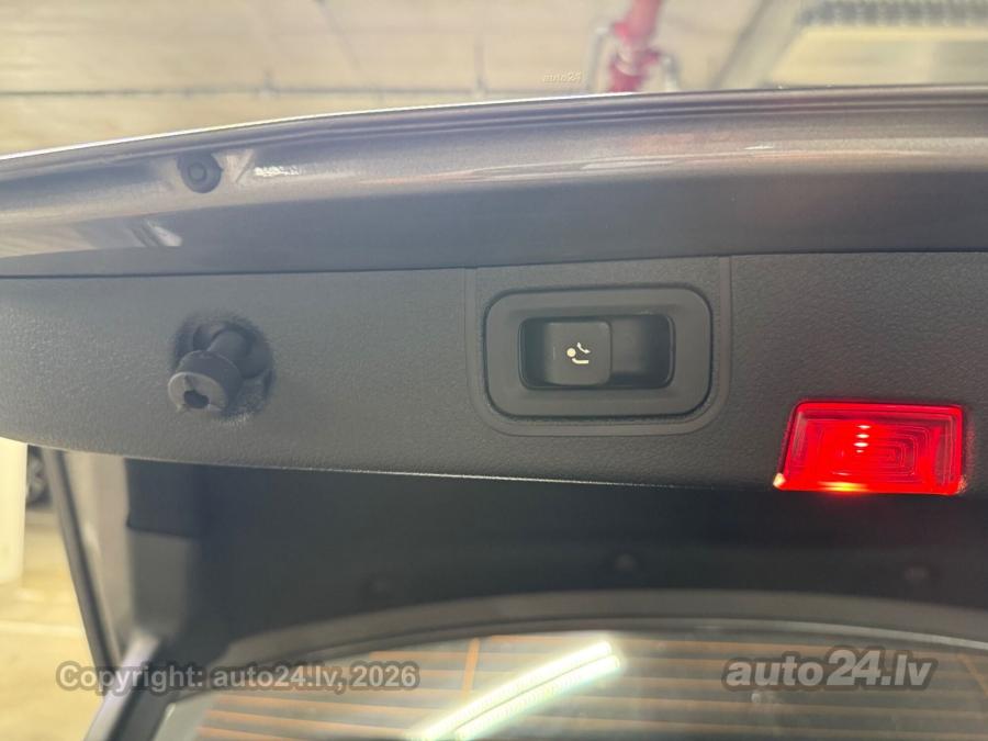 Pelēks Mercedes-Benz A-Class 2020 Tallina, ar dzinēja tilpumu 1.30 L un nobraukumu 106 tūkst. km par 22900 €, foto 16 vietnē AUTOMOTO.COM.LV