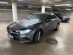 Pelēks Mercedes-Benz A-Class 2020 Tallina, ar dzinēja tilpumu 1.30 L un nobraukumu 106 tūkst. km par 22900 €, foto 18 vietnē AUTOMOTO.COM.LV