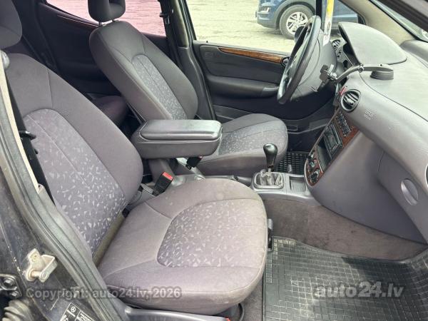Pelēks Mercedes-Benz A-Class 2001 Tallina, ar dzinēja tilpumu 1.70 L un nobraukumu 302 tūkst. km par 899 €, foto 7 vietnē AUTOMOTO.COM.LV