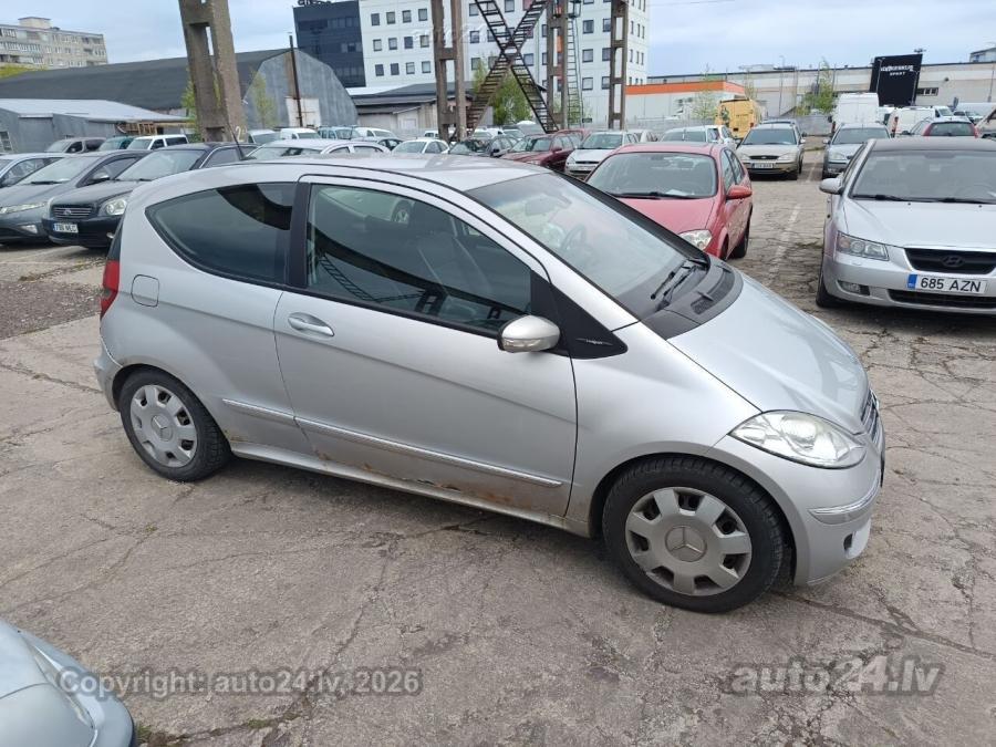 Pelēks Mercedes-Benz A-Class 2005 Tallina, ar dzinēja tilpumu 2.00 L un nobraukumu 226 tūkst. km par 799 €, foto 1 vietnē AUTOMOTO.COM.LV