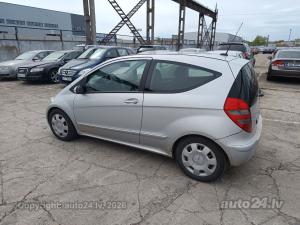 Pelēks Mercedes-Benz A-Class 2005 Tallina, ar dzinēja tilpumu 2.00 L un nobraukumu 226 tūkst. km par 799 €, foto 5 vietnē AUTOMOTO.COM.LV