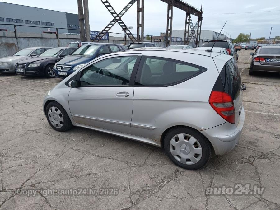 Pelēks Mercedes-Benz A-Class 2005 Tallina, ar dzinēja tilpumu 2.00 L un nobraukumu 226 tūkst. km par 799 €, foto 5 vietnē AUTOMOTO.COM.LV