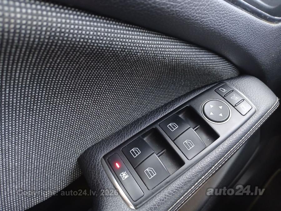 Red Mercedes-Benz A-Class 2012 in Tallinn, with an engine capacity of 1.80 L and mileage of 299 thousand km for 6776 €, photo 19 on AUTOMOTO.COM.LV