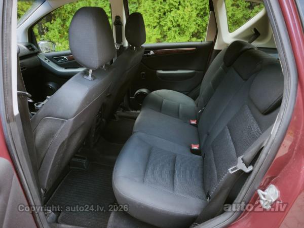 Mercedes-Benz A-Class 2006 in Tartu on AUTOMOTO.COM.LV Red Mercedes-Benz A-Class 2006 in Tartu, with an engine capacity of 1.70 L and mileage of 248 thousand km for 2999 €, photo 9 on AUTOMOTO.COM.LV