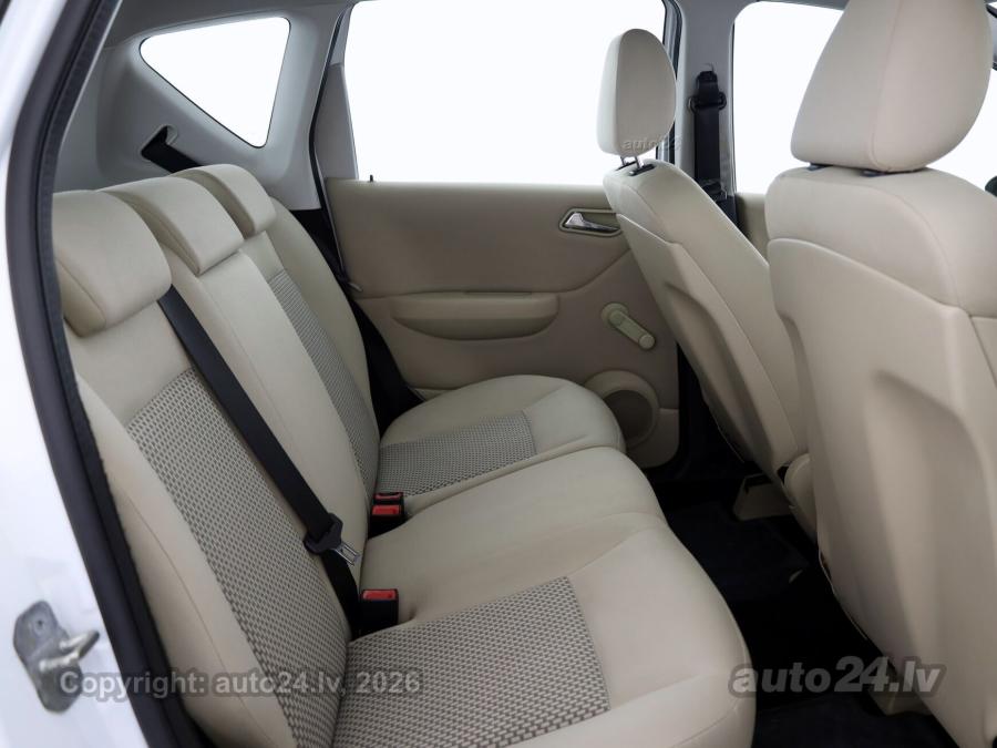 White Mercedes-Benz A-Class 2005 in Tallinn, with an engine capacity of 1.50 L and mileage of 184 thousand km for 1499 €, photo 8 on AUTOMOTO.COM.LV