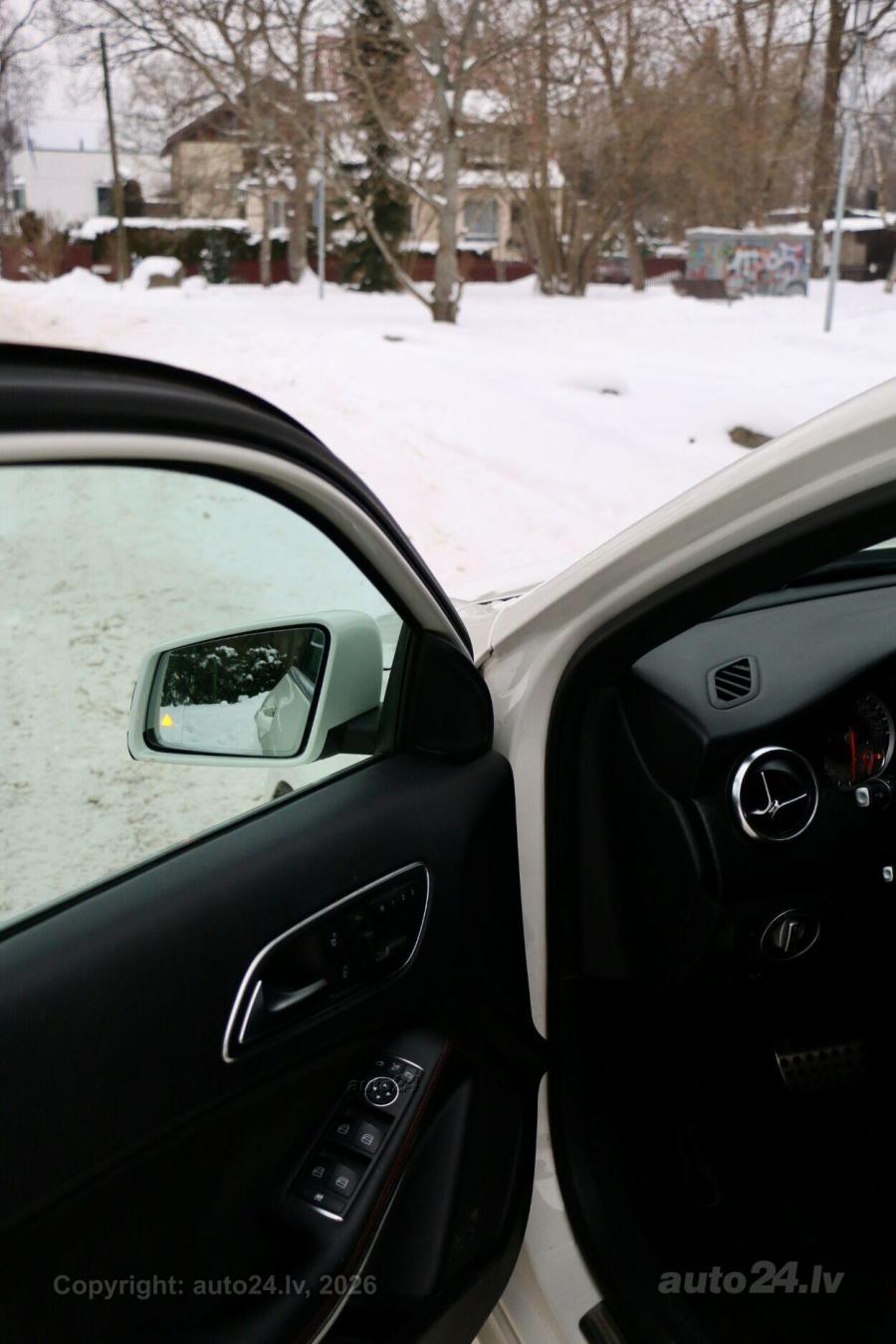 White Mercedes-Benz A-Class 2013 in Tallinn, with an engine capacity of 1.60 L and mileage of 121 thousand km for 12000 €, photo 8 on AUTOMOTO.COM.LV