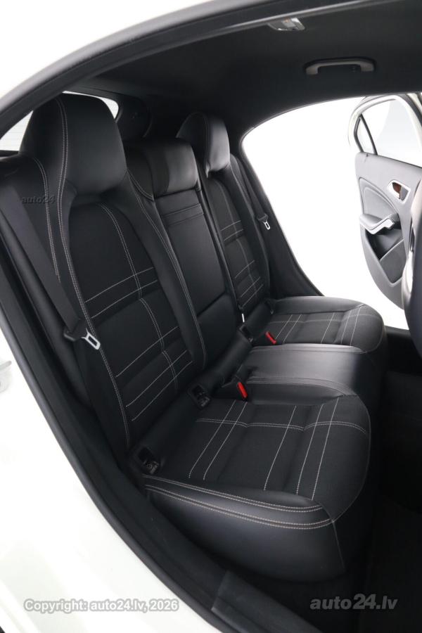 White Mercedes-Benz A-Class 2013 in Tallinn, with an engine capacity of 1.80 L and mileage of 212 thousand km for 9900 €, photo 11 on AUTOMOTO.COM.LV
