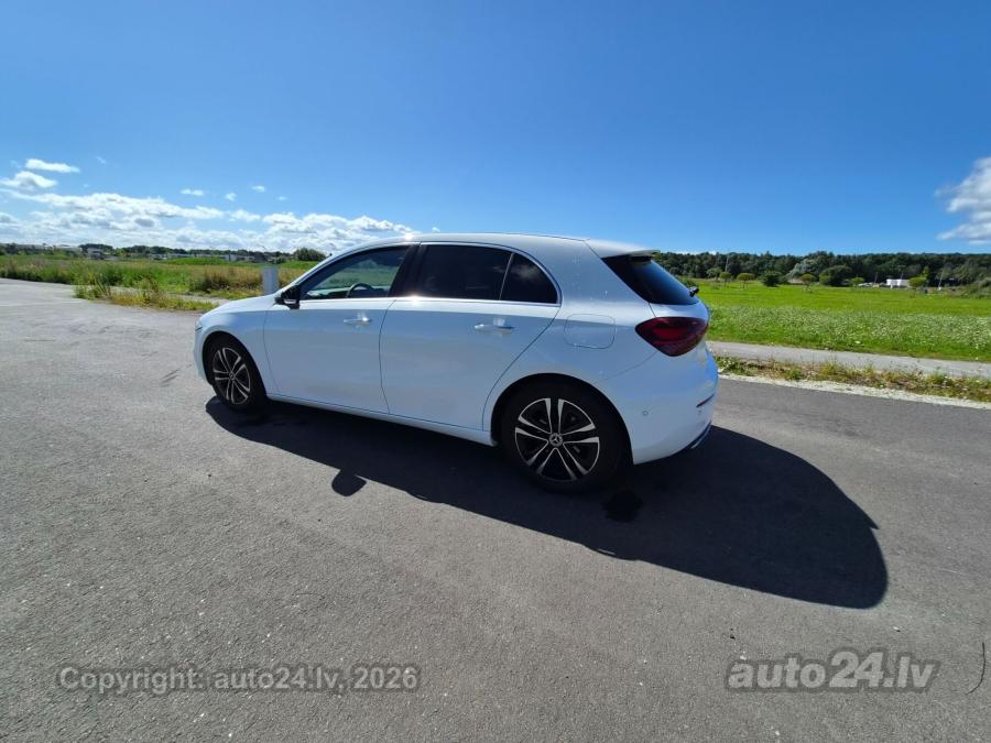 Balts Mercedes-Benz A-Class 2023 Tallina, ar dzinēja tilpumu 1.30 L un nobraukumu 19 tūkst. km par 30100 €, foto 5 vietnē AUTOMOTO.COM.LV
