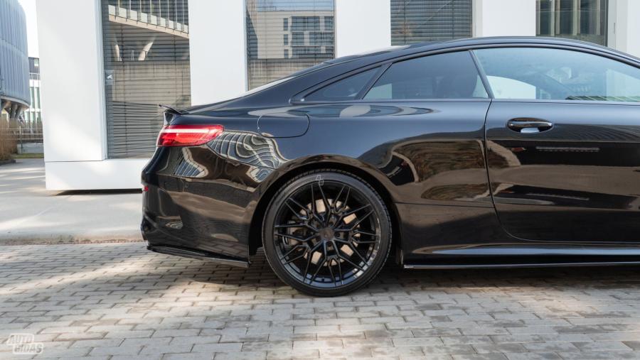 Черный Мерседес AMG E 53 2019 в Вильнюс, объемом двигателя 3.00 л и пробегом 114 тыс. км за 44950 €, фото 7 на AUTOMOTO.COM.LV