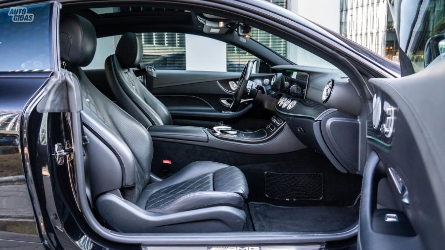 Черный Мерседес AMG E 53 2019 в Вильнюс, объемом двигателя 3.00 л и пробегом 114 тыс. км за 44950 €, фото 20 на AUTOMOTO.COM.LV