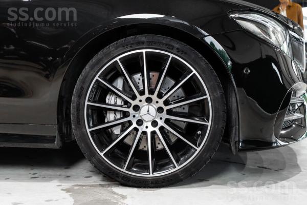 Black Mercedes-Benz amg-e-53 2019 in Riga, with an engine capacity of 3.00 L and mileage of 127 thousand km for 43500 €, photo 7 on AUTOMOTO.COM.LV