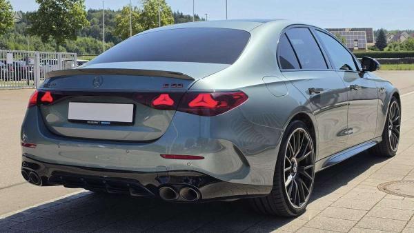 Green Mercedes-Benz amg-e-53 2025 in Vilnius, with an engine capacity of 3.00 L and mileage of 37 thousand km for 88888 €, photo 4 on AUTOMOTO.COM.LV