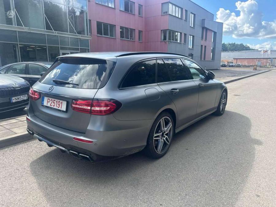 Серый Мерседес AMG E 53 2019 в Вильнюс, объемом двигателя 0.00 л и пробегом 28 тыс. км за 44800 €, фото 3 на AUTOMOTO.COM.LV