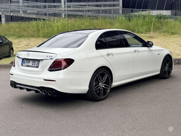 Белый Мерседес AMG E 53 2018 в Вильнюс, объемом двигателя 3.00 л и пробегом 103 тыс. км за 34990 €, фото 4 на AUTOMOTO.COM.LV
