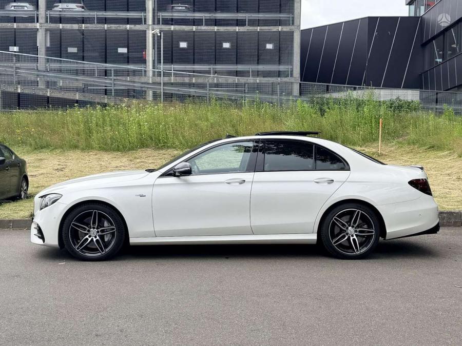Белый Мерседес AMG E 53 2018 в Вильнюс, объемом двигателя 3.00 л и пробегом 103 тыс. км за 34990 €, фото 8 на AUTOMOTO.COM.LV