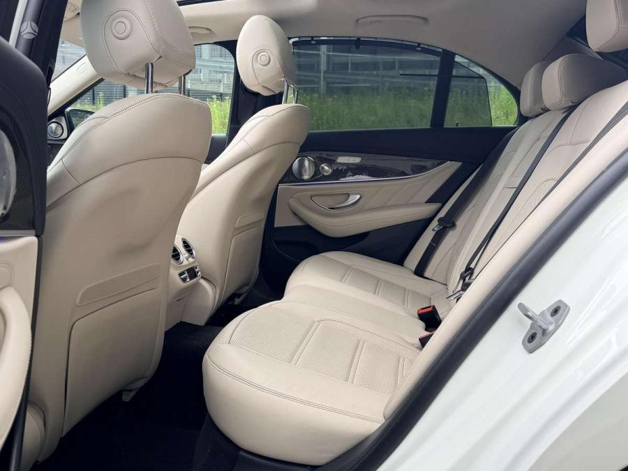 Белый Мерседес AMG E 53 2018 в Вильнюс, объемом двигателя 3.00 л и пробегом 103 тыс. км за 34990 €, фото 14 на AUTOMOTO.COM.LV