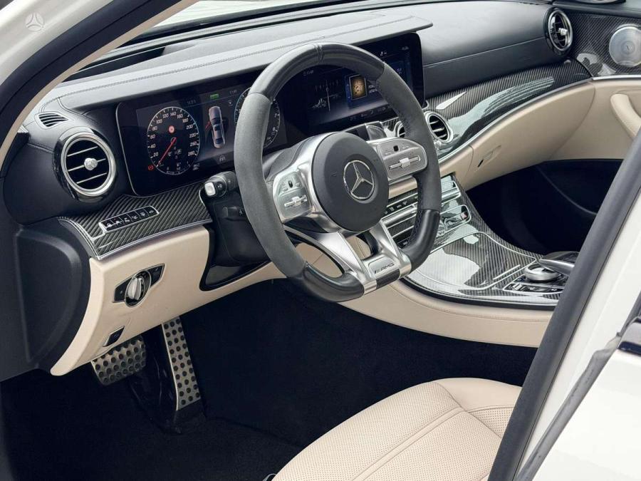 Белый Мерседес AMG E 53 2018 в Вильнюс, объемом двигателя 3.00 л и пробегом 103 тыс. км за 34990 €, фото 15 на AUTOMOTO.COM.LV