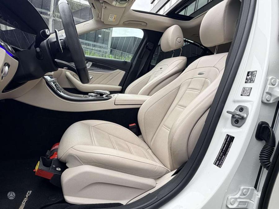 Белый Мерседес AMG E 53 2018 в Вильнюс, объемом двигателя 3.00 л и пробегом 103 тыс. км за 34990 €, фото 16 на AUTOMOTO.COM.LV