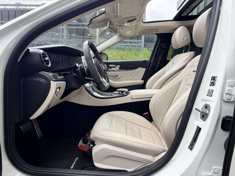 Белый Мерседес AMG E 53 2018 в Вильнюс, объемом двигателя 3.00 л и пробегом 103 тыс. км за 34990 €, фото 17 на AUTOMOTO.COM.LV