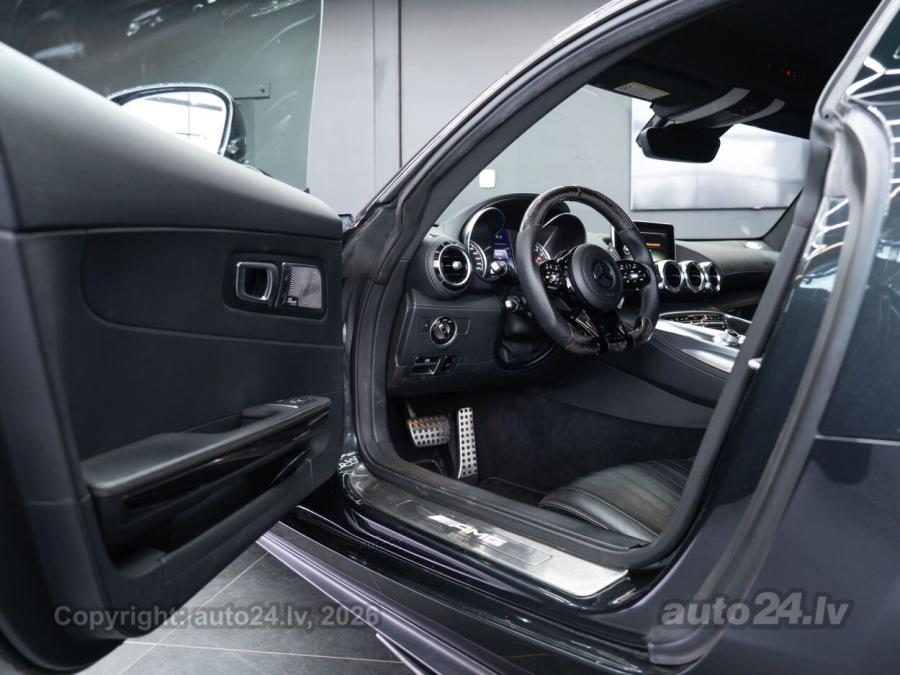 Black Mercedes-Benz amg-gt 2016 in Tallinn, with an engine capacity of 4.00 L and mileage of 120 thousand km for 84900 €, photo 4 on AUTOMOTO.COM.LV
