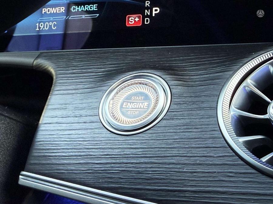 Melns Mercedes-Benz amg-gt 2024 Klaipėda, ar dzinēja tilpumu 3.00 L un nobraukumu 29 tūkst. km par 84900 €, foto 25 vietnē AUTOMOTO.COM.LV