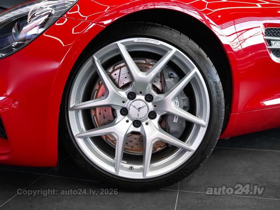 Mercedes-Benz amg-gt 2016 in Tallinn, with an engine capacity of 4.00 L and mileage of 9 thousand km for 89900 €, photo 5 on AUTOMOTO.COM.LV