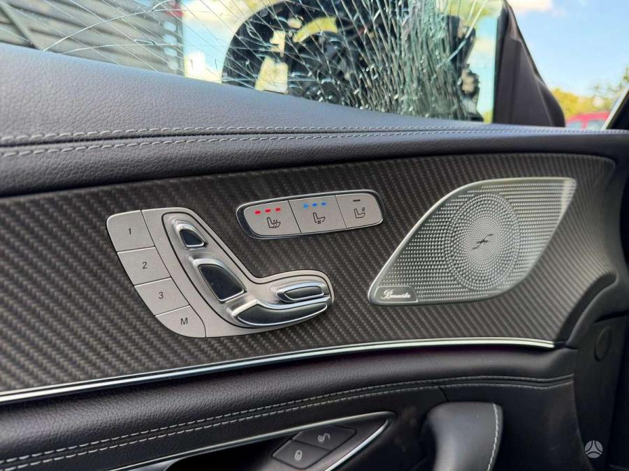 Pelēks Mercedes-Benz amg-gt 2021 Kauņa, ar dzinēja tilpumu 3.98 L un nobraukumu 99 tūkst. km par 48800 €, foto 50 vietnē AUTOMOTO.COM.LV