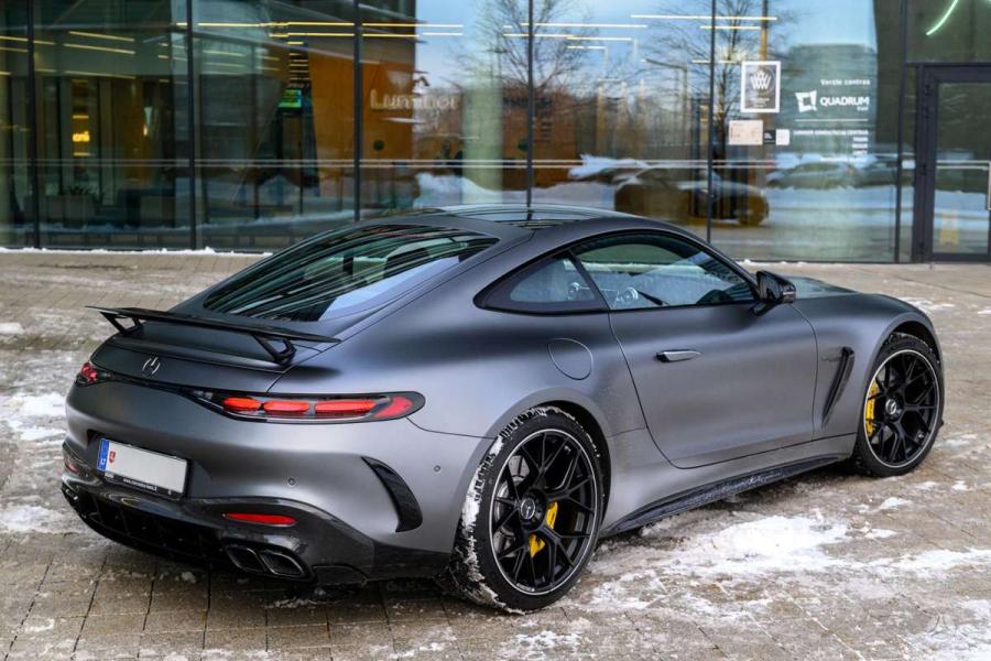 Серый Мерседес AMG GT 2024 в Вильнюс, объемом двигателя 3.98 л и пробегом 17 тыс. км за 210000 €, фото 5 на AUTOMOTO.COM.LV