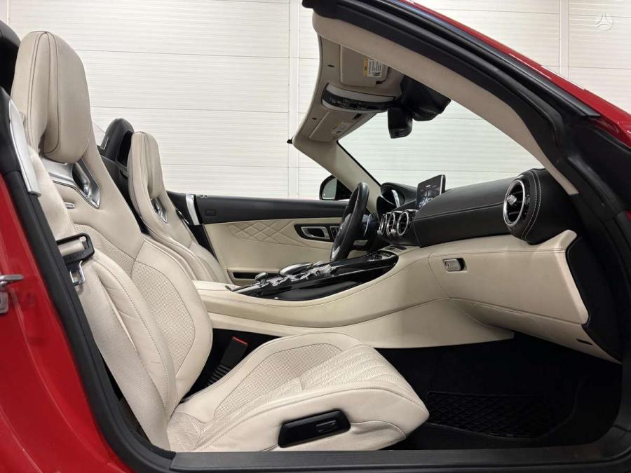Red Mercedes-Benz amg-gt 2018 in Vilnius, with an engine capacity of 4.00 L and mileage of 64 thousand km for 89990 €, photo 17 on AUTOMOTO.COM.LV
