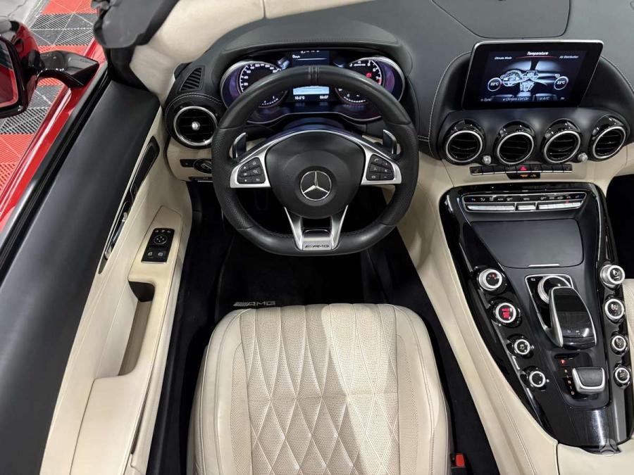 Red Mercedes-Benz amg-gt 2018 in Vilnius, with an engine capacity of 4.00 L and mileage of 64 thousand km for 89990 €, photo 20 on AUTOMOTO.COM.LV