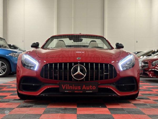 Red Mercedes-Benz amg-gt 2018 in Vilnius, with an engine capacity of 4.00 L and mileage of 64 thousand km for 77999 €, photo 2 on AUTOMOTO.COM.LV