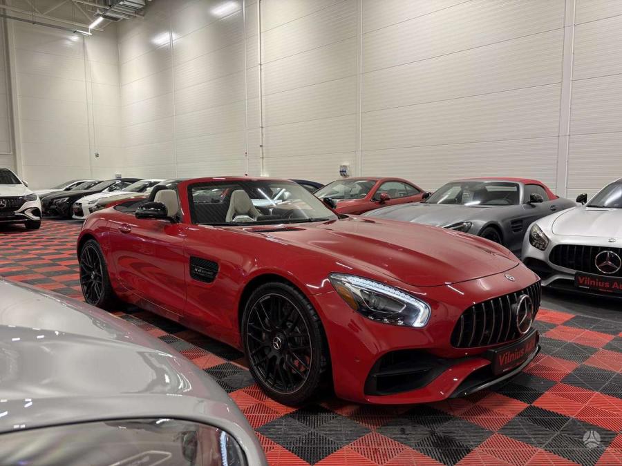 Красный Мерседес AMG GT 2018 в Вильнюс, объемом двигателя 4.00 л и пробегом 64 тыс. км за 77999 €, фото 4 на AUTOMOTO.COM.LV