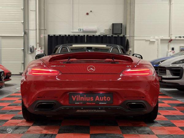 Red Mercedes-Benz amg-gt 2018 in Vilnius, with an engine capacity of 4.00 L and mileage of 64 thousand km for 77999 €, photo 5 on AUTOMOTO.COM.LV
