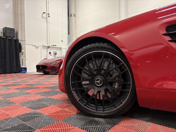 Red Mercedes-Benz amg-gt 2018 in Vilnius, with an engine capacity of 4.00 L and mileage of 64 thousand km for 77999 €, photo 9 on AUTOMOTO.COM.LV