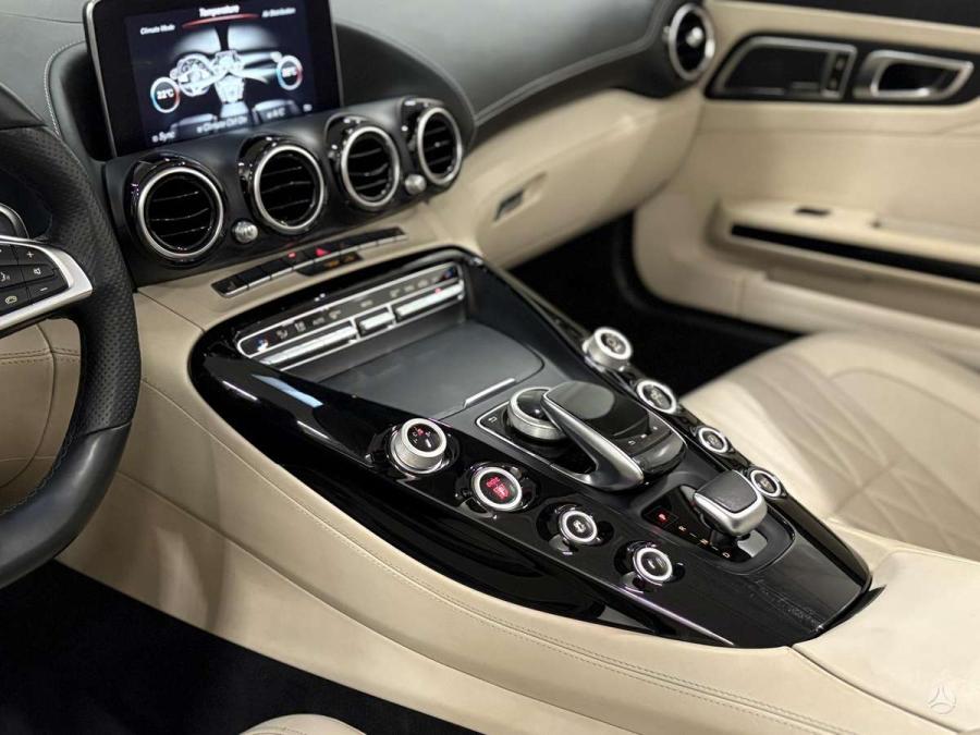 Красный Мерседес AMG GT 2018 в Вильнюс, объемом двигателя 4.00 л и пробегом 64 тыс. км за 77999 €, фото 25 на AUTOMOTO.COM.LV