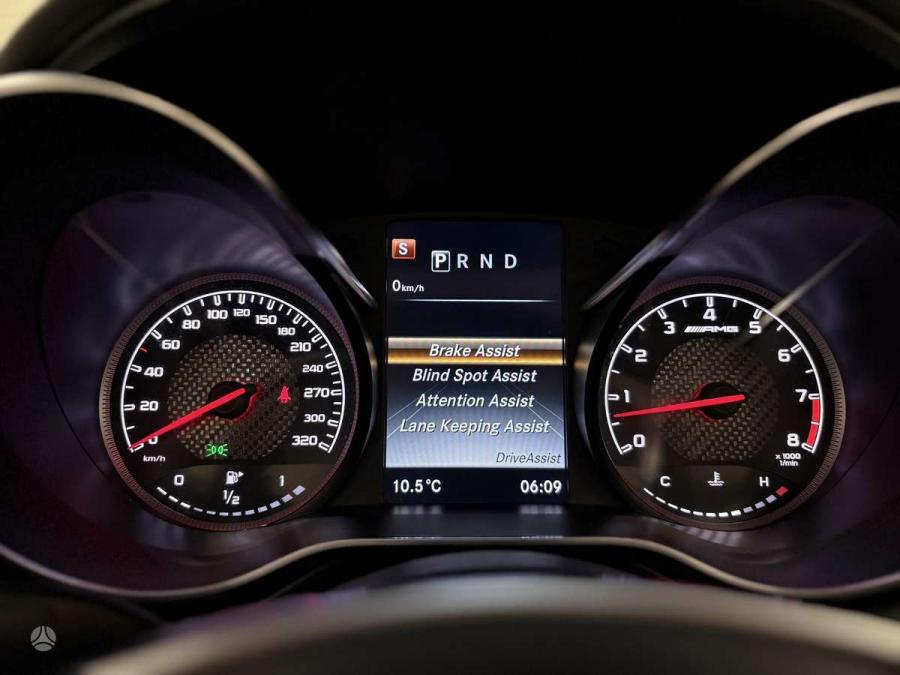 Red Mercedes-Benz amg-gt 2018 in Vilnius, with an engine capacity of 4.00 L and mileage of 64 thousand km for 76890 €, photo 24 on AUTOMOTO.COM.LV