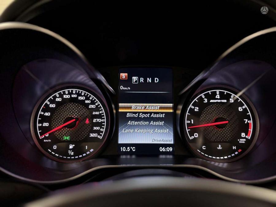 Red Mercedes-Benz amg-gt 2018 in Vilnius, with an engine capacity of 4.00 L and mileage of 64 thousand km for 71999 €, photo 24 on AUTOMOTO.COM.LV